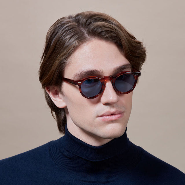 Brown sustainable sunglasses and blue lenses: Welt | TBD Eyewear